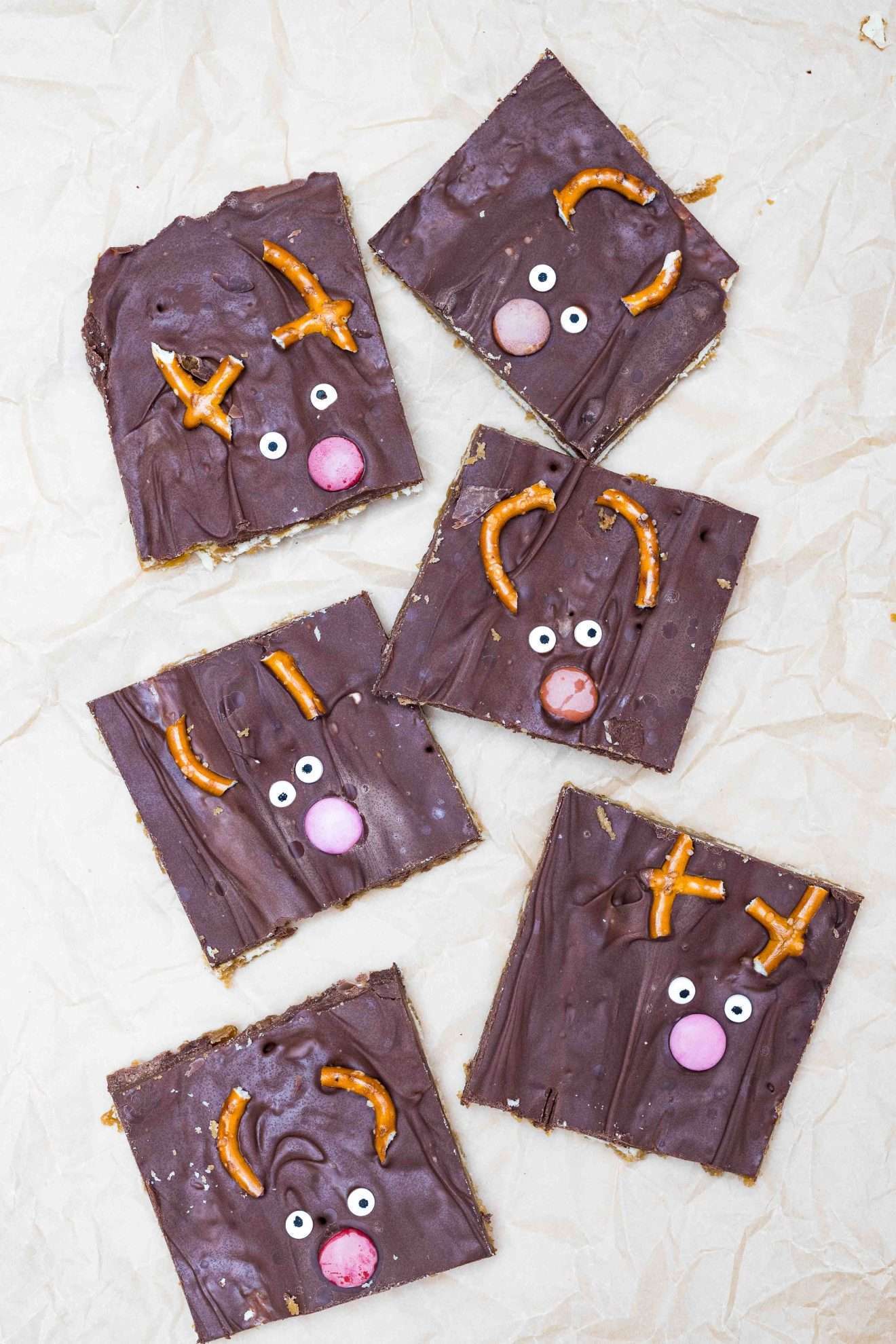 Christmas Reindeer Crack Toffee (Easy Saltine Toffee Recipe for Kids ...