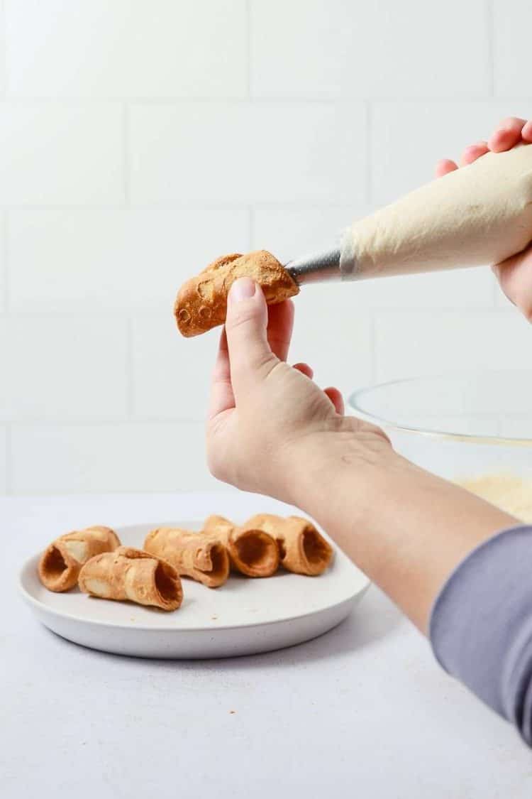 Authentic Cannoli Filling Recipe (Easy Classic Cannoli Cream) - The ...