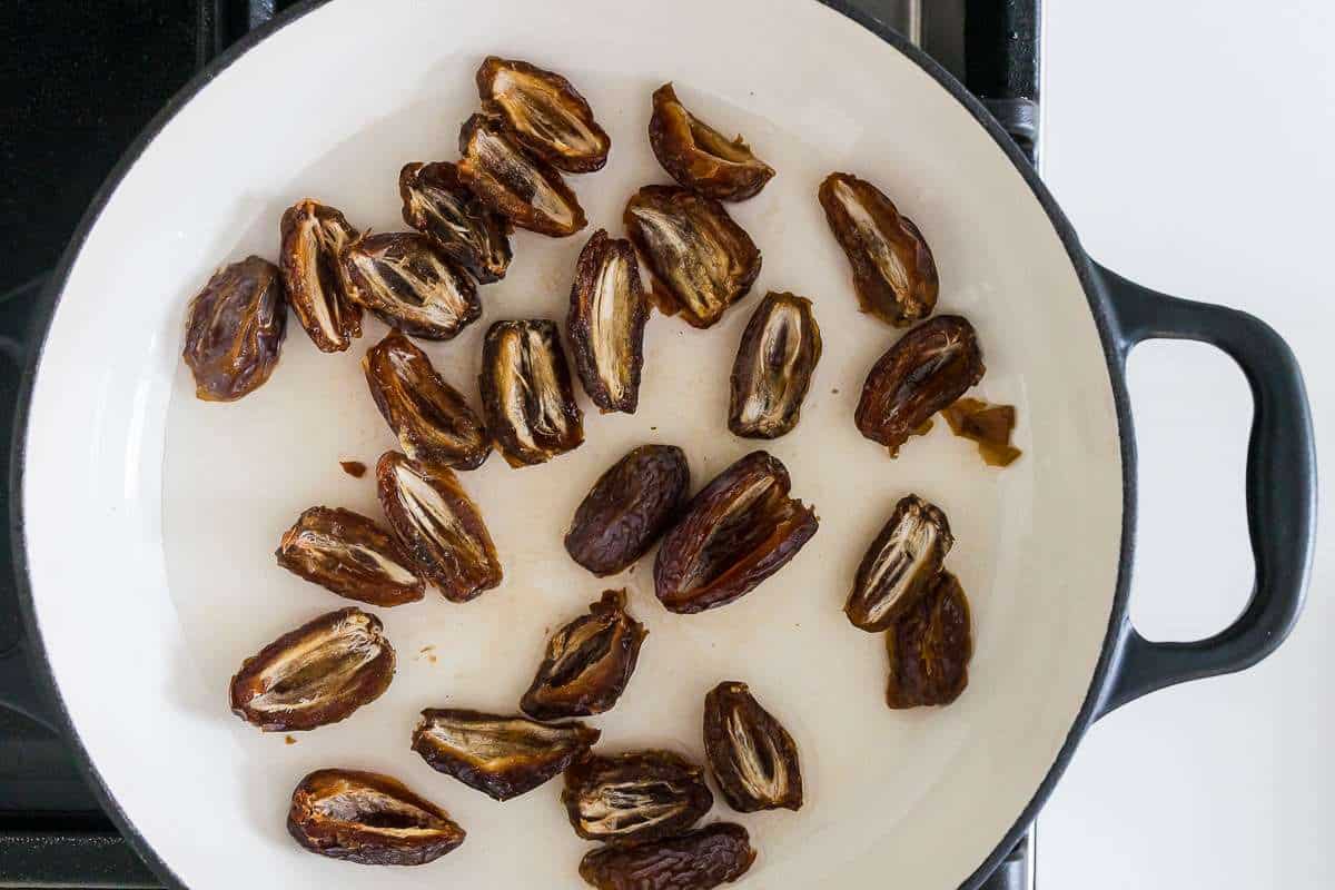 How to Make Date Paste (2 Easy Methods) - The Sprinkled Cakery