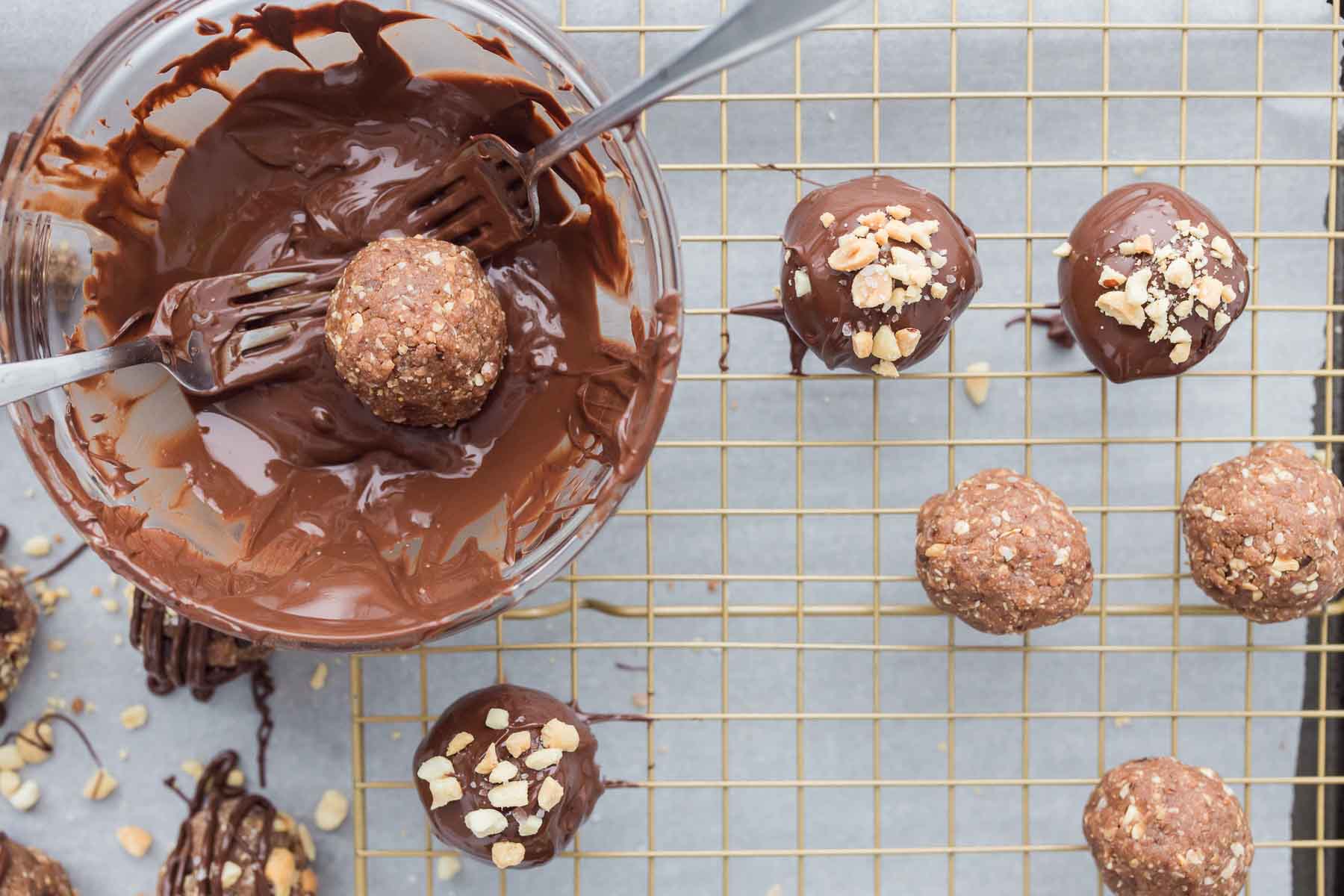 Snickers Protein Balls (No-Bake, Naturally Sweetened) - The Sprinkled ...